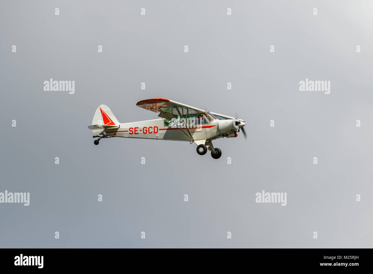 Small propeller plane man hi-res stock photography and images - Alamy