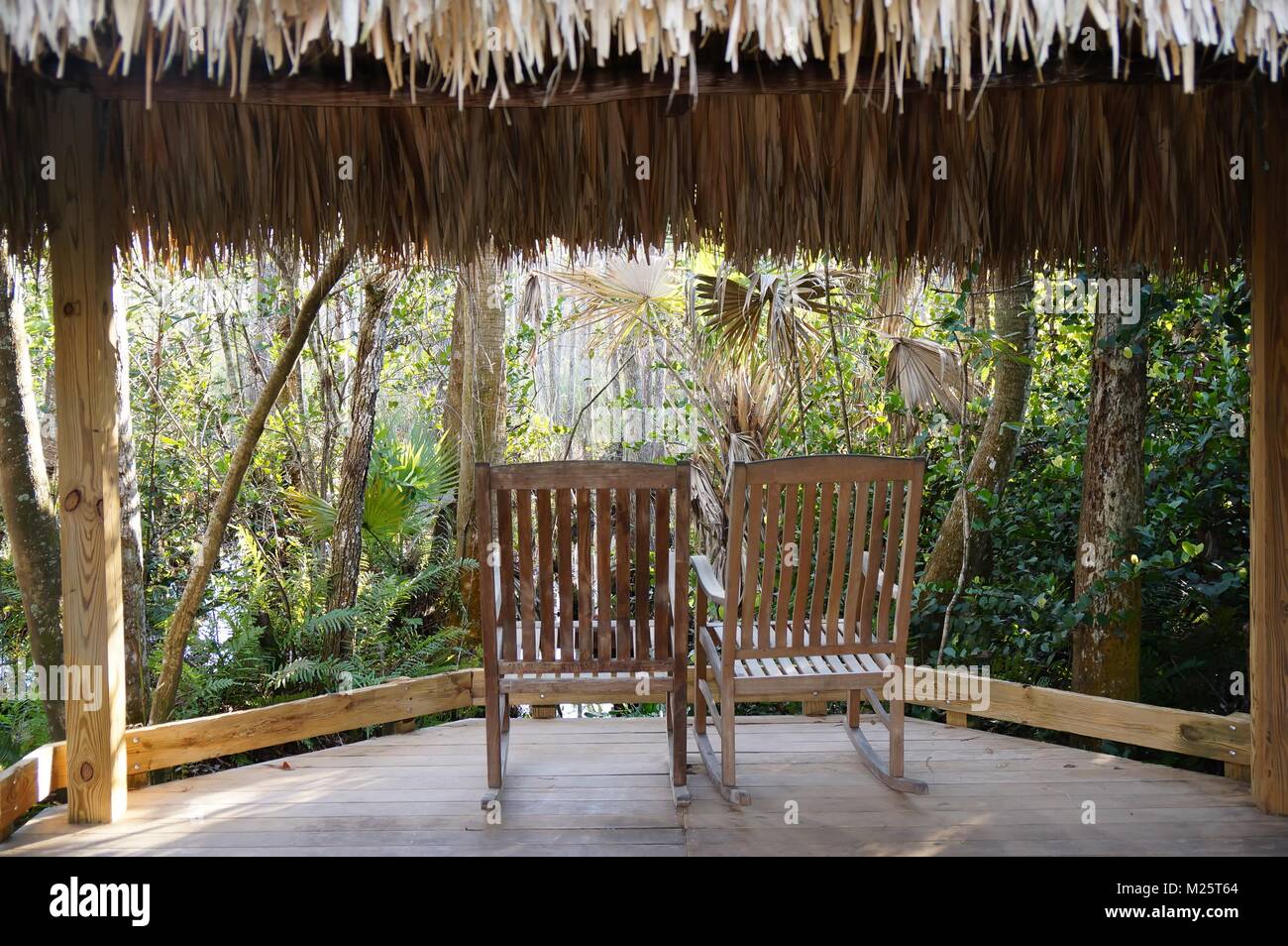 Tiki hut hi-res stock photography and images - Alamy