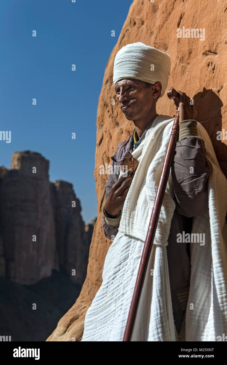 Orthodox coptic priest hi-res stock photography and images - Alamy