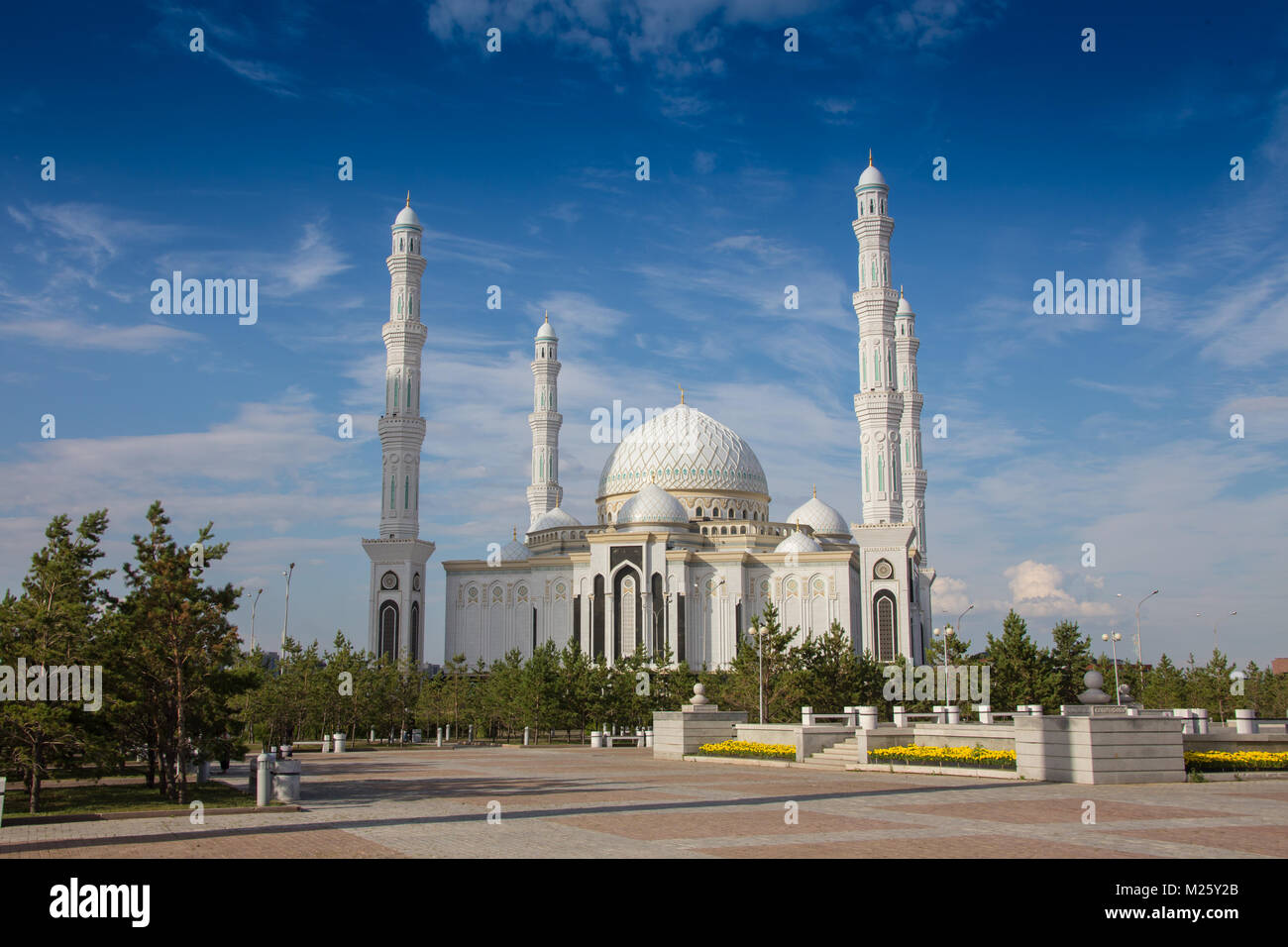 Yeni Cami Mosque in Astsana, Kazakhstan Stock Photo - Alamy