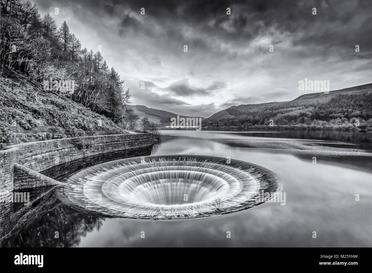 The 'plughole' at Ladybower reservoir in the Peak District. Showing at ...