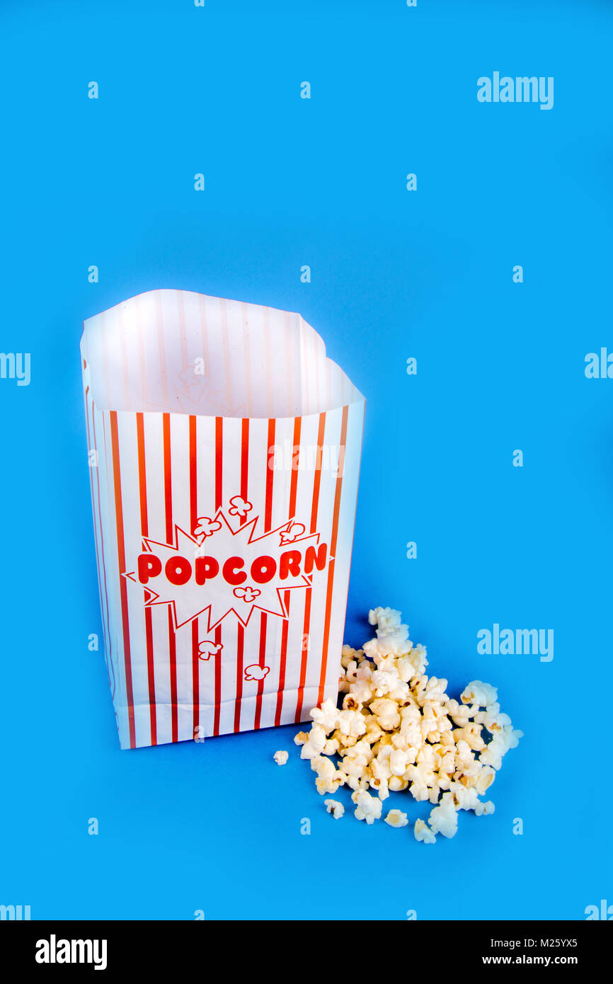 Theatre popcorn hi-res stock photography and images - Alamy