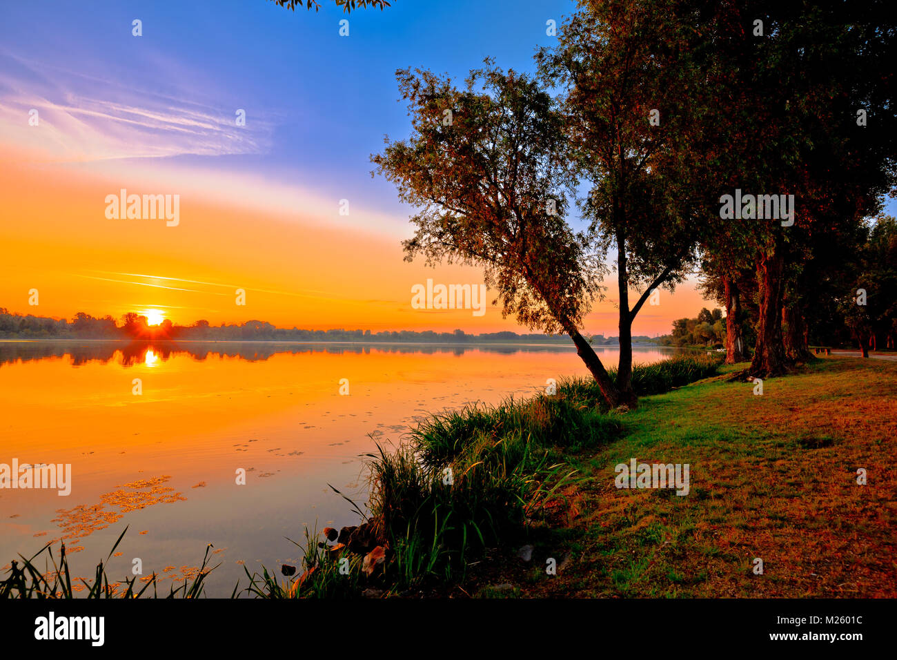 Lago inferiore hi-res stock photography and images - Alamy