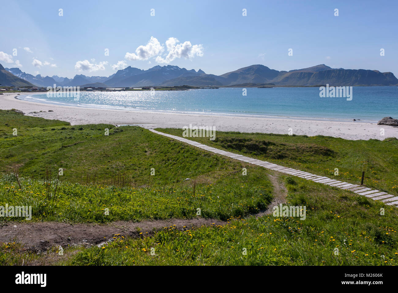 Ramberg Stranda, beach in Jusnesvika bay. island of Moskenesøya ...