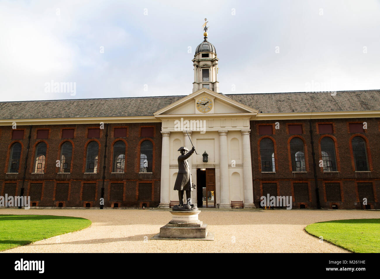 Statue of a Chelsea Pensioner outside of the Royal Hospital Chelsea in ...