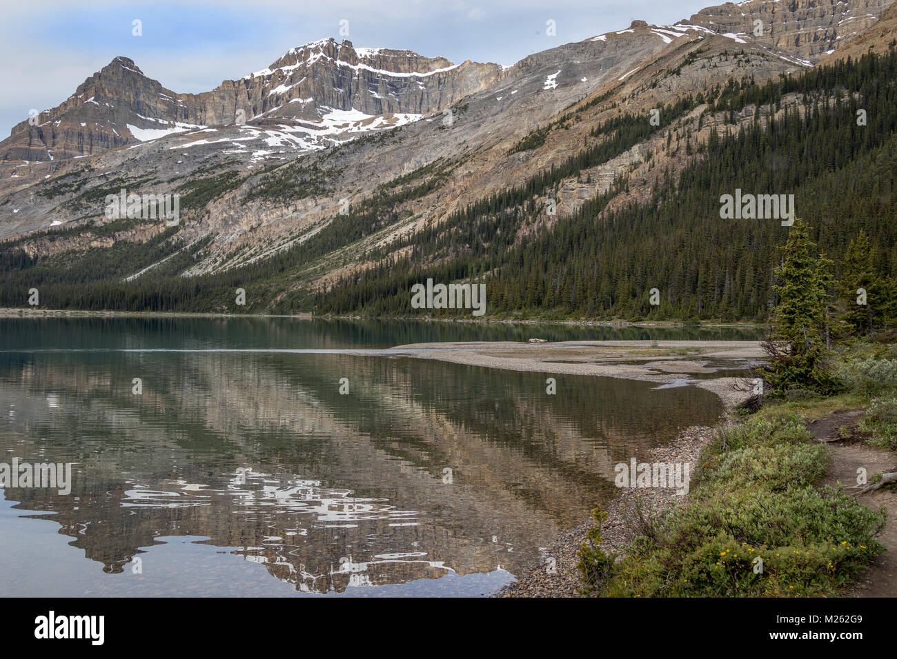 Bow lake hi-res stock photography and images - Alamy