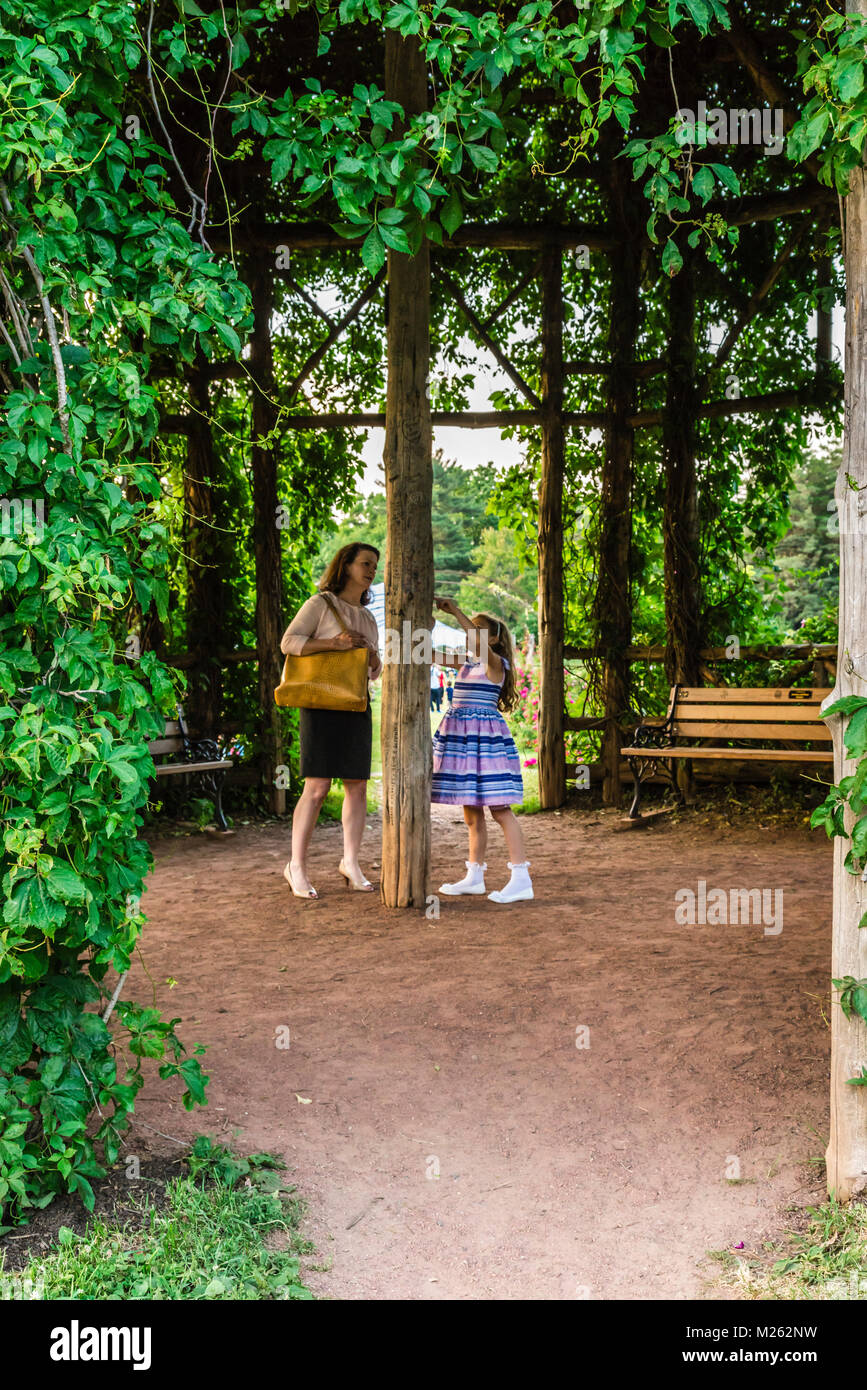 Elizabeth pond memorial hi-res stock photography and images - Alamy