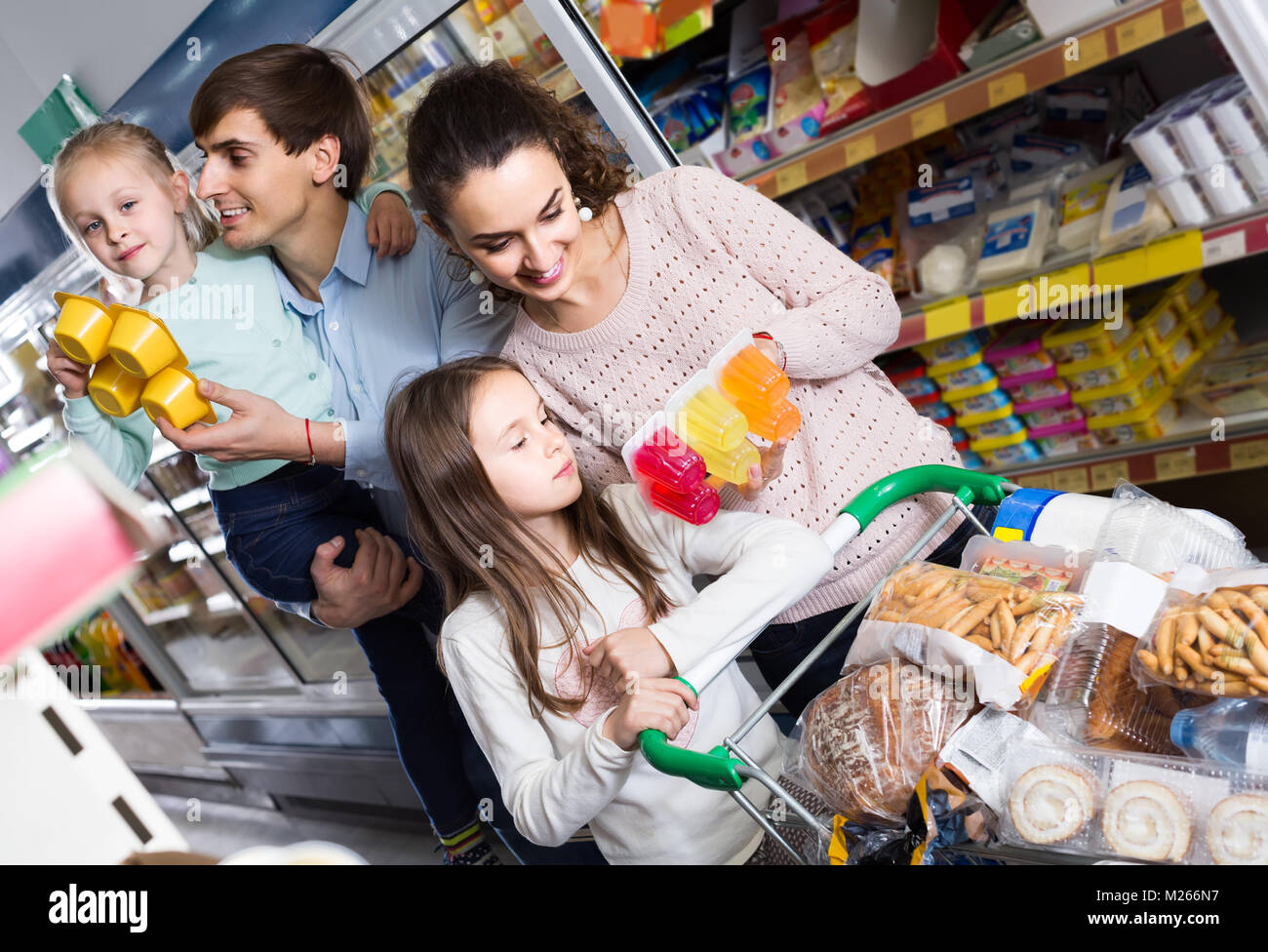 Female kids children selecting hi-res stock photography and images - Alamy