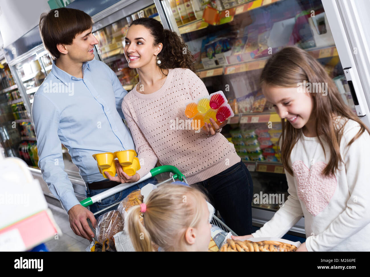 Female kids children selecting hi-res stock photography and images - Alamy