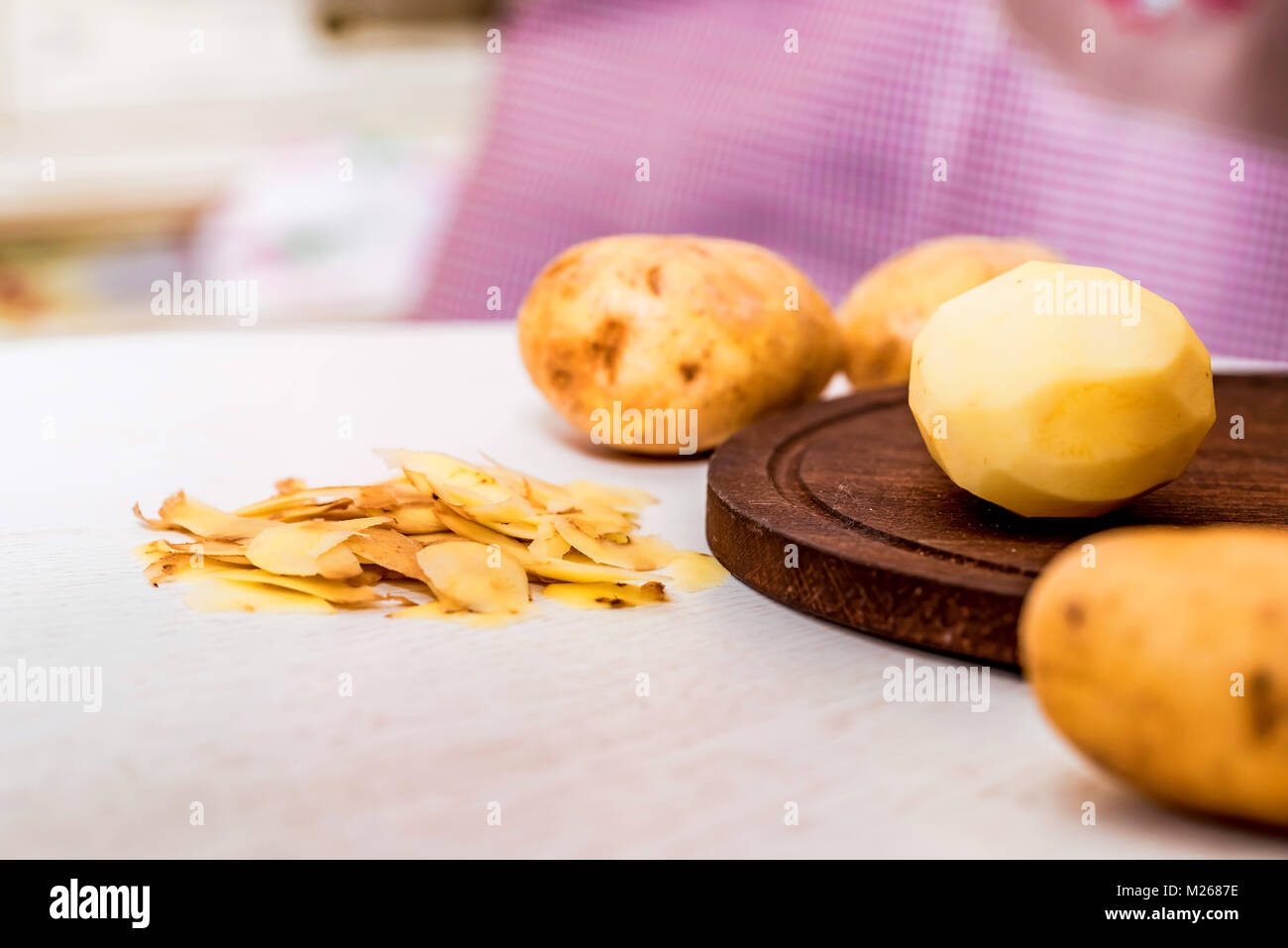 Fresh raw potatoes peels hi-res stock photography and images - Alamy