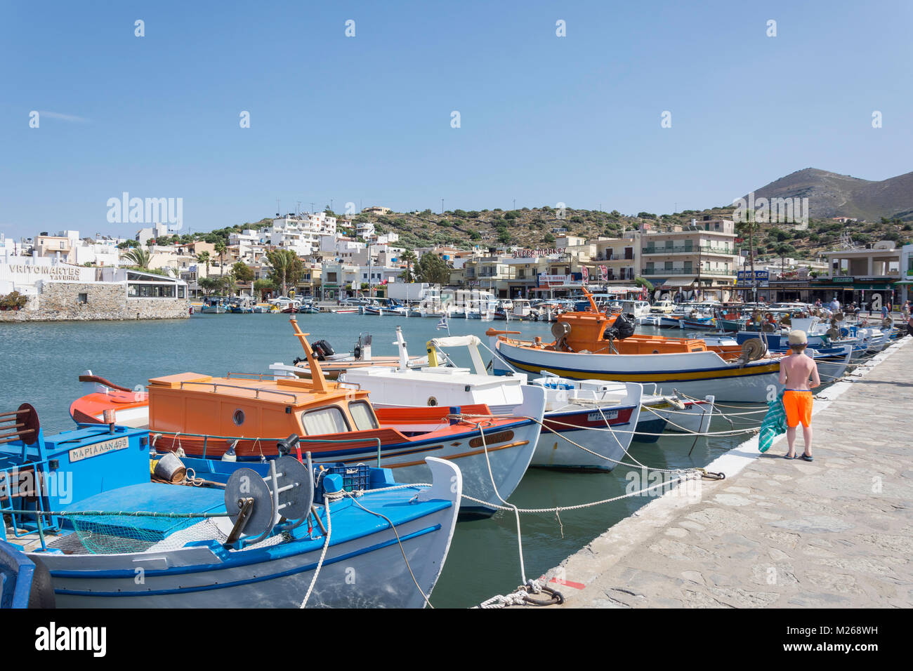 Crete boats hi-res stock photography and images - Alamy