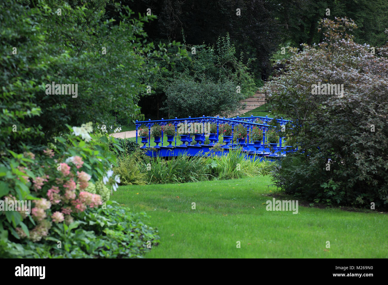 Blue Bridge in the park landscape, potted plants, fuchsias, Bad Muskau ...
