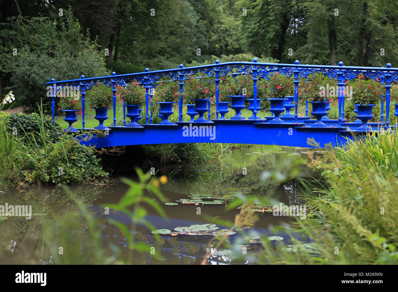 Blue Bridge in the park landscape, potted plants, fuchsias, Bad Muskau ...