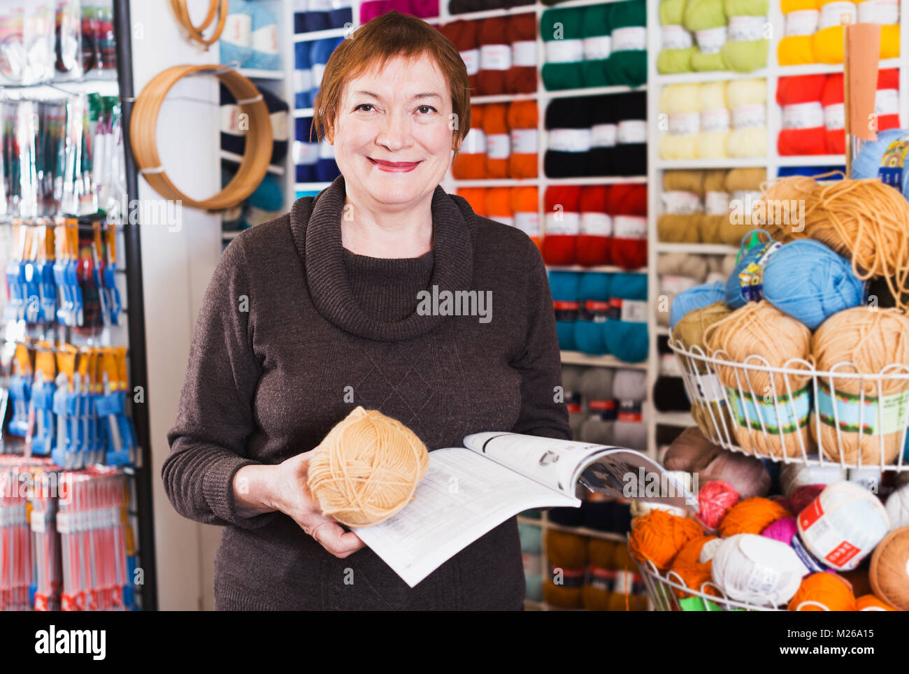 Flipping through magazine hi-res stock photography and images - Alamy