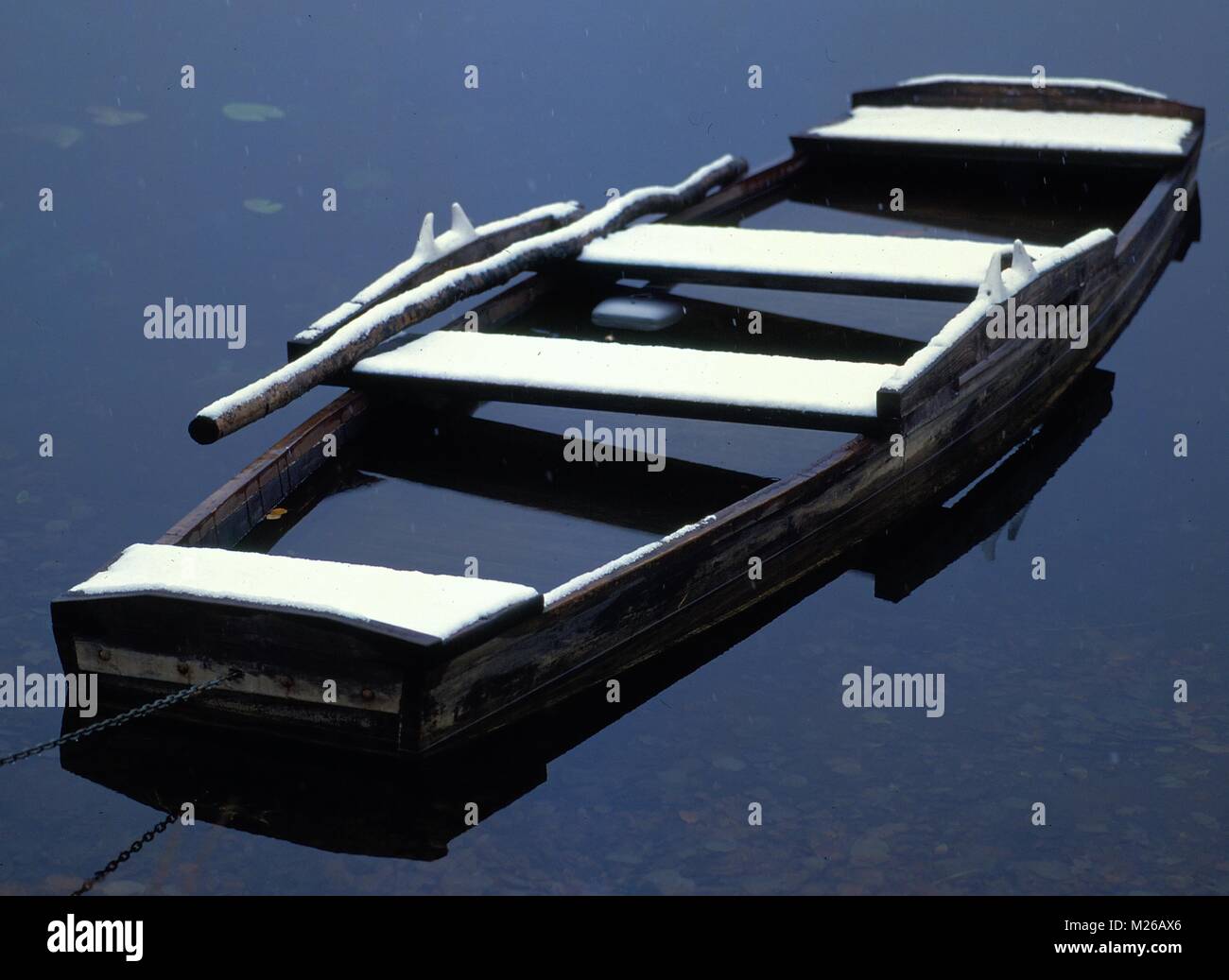 Sunken rowing boat hi-res stock photography and images - Alamy