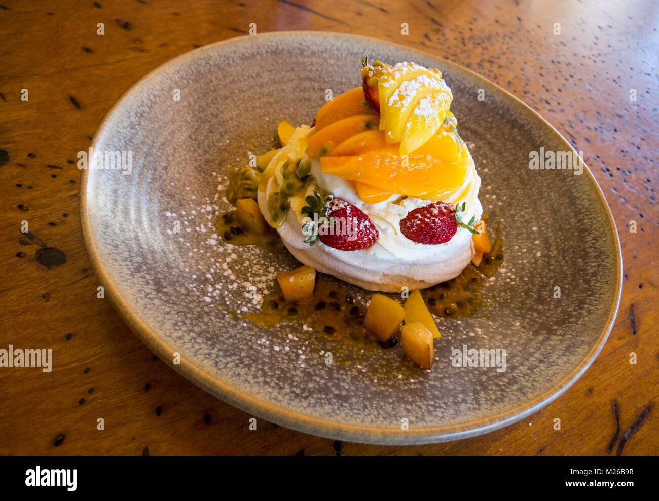 Meringue dessert hi-res stock photography and images - Alamy