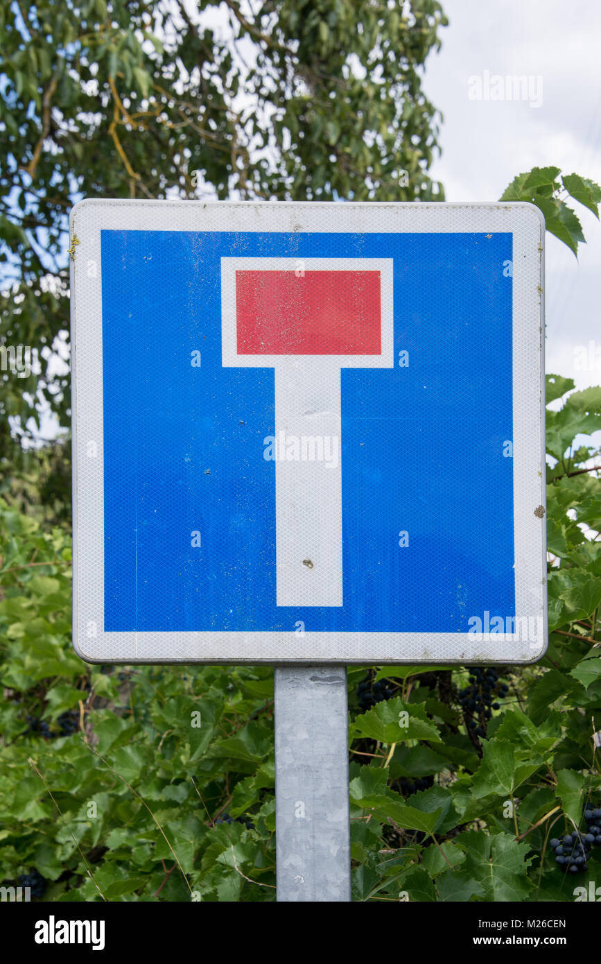 Dead end and road sign hi-res stock photography and images - Alamy