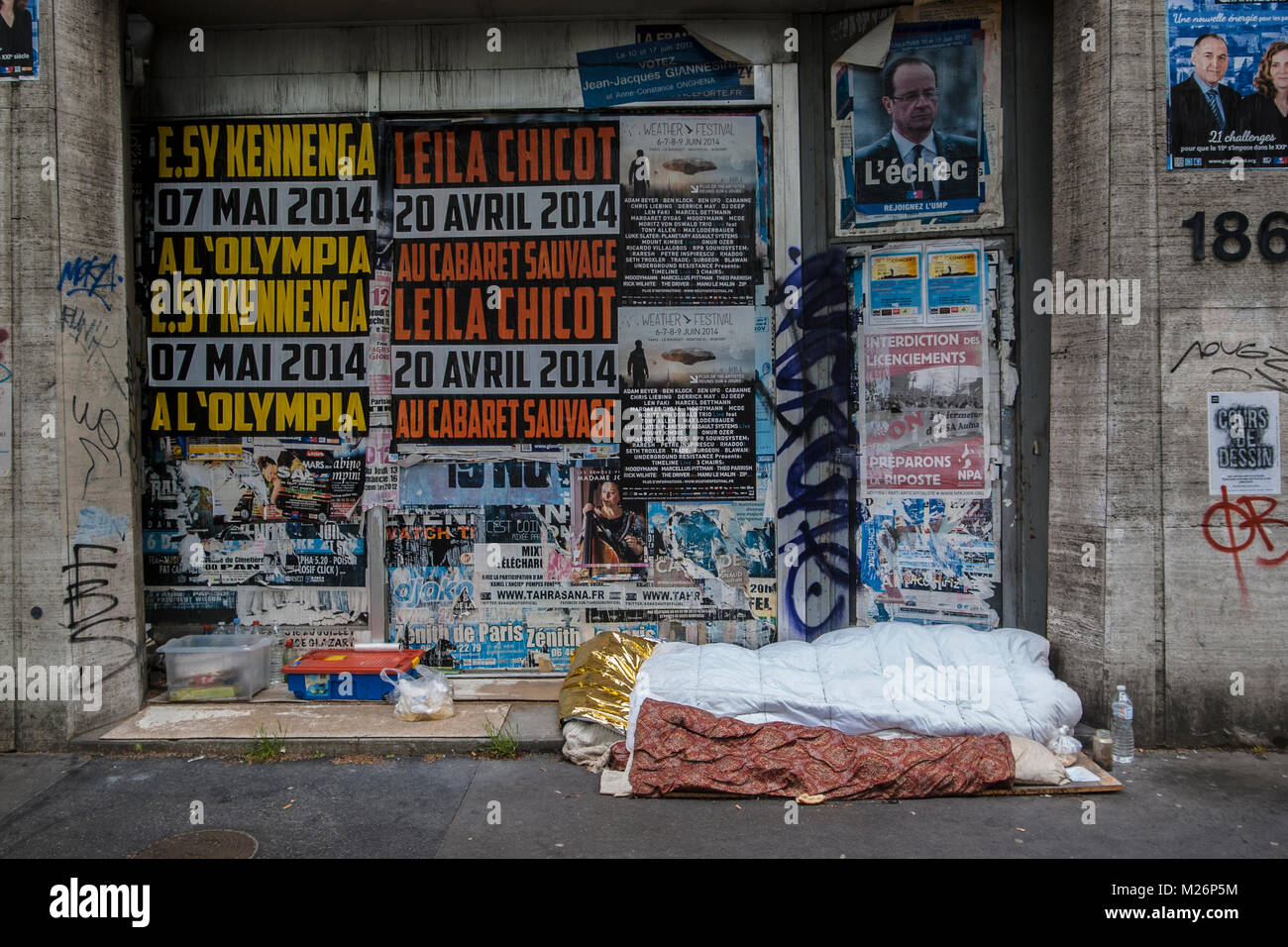 PARIS HOMELESS - HOMELESS PLACE IN THE STREET - PARIS MISERY IN THE ...