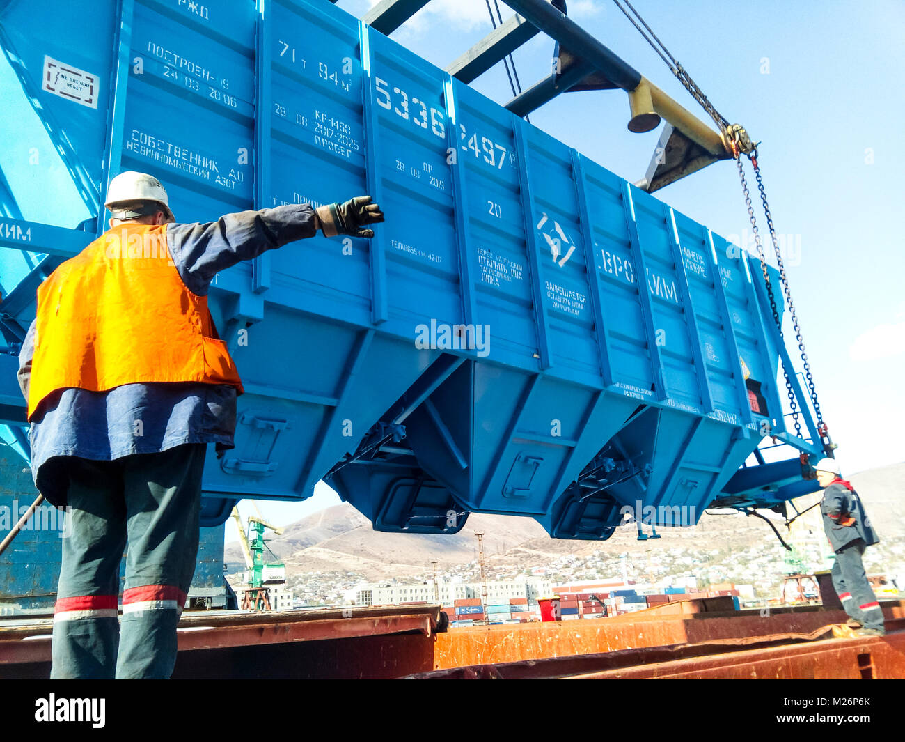 Hopper car unloading hi-res stock photography and images - Alamy