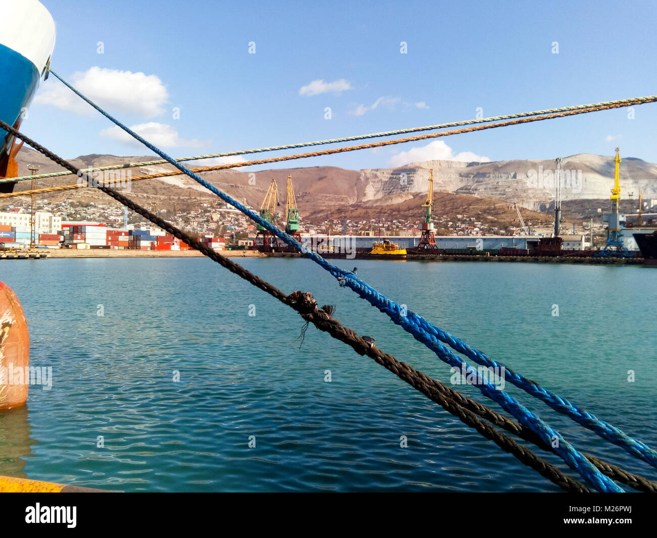 Tightened mooring ropes. Mooring of the ship Stock Photo - Alamy