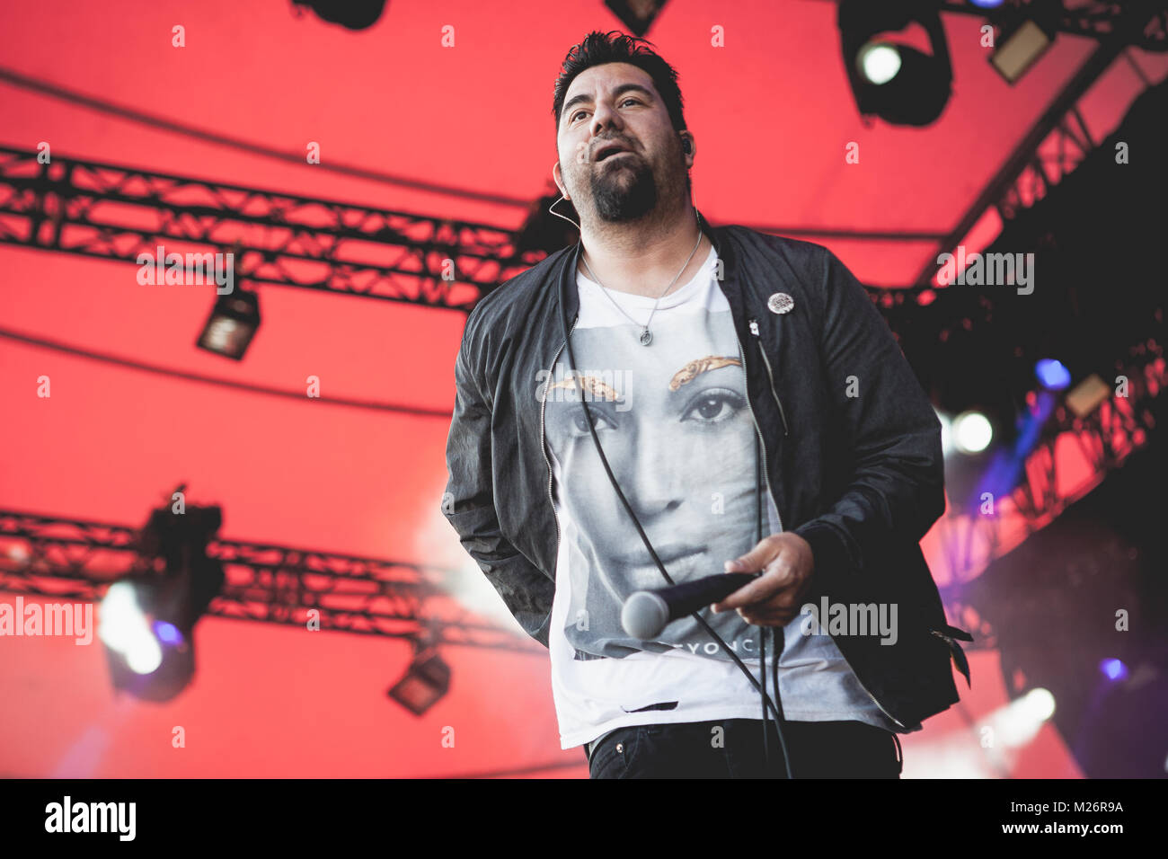 Lead Singer Of The Band The Deftones Stock Photos & Lead Singer Of The ...