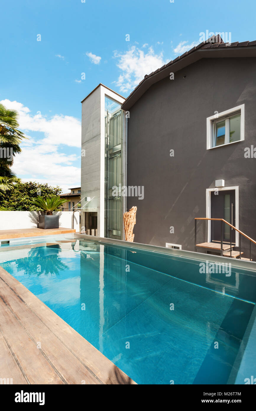 Modern house, swimming pool view, outdoor Stock Photo - Alamy