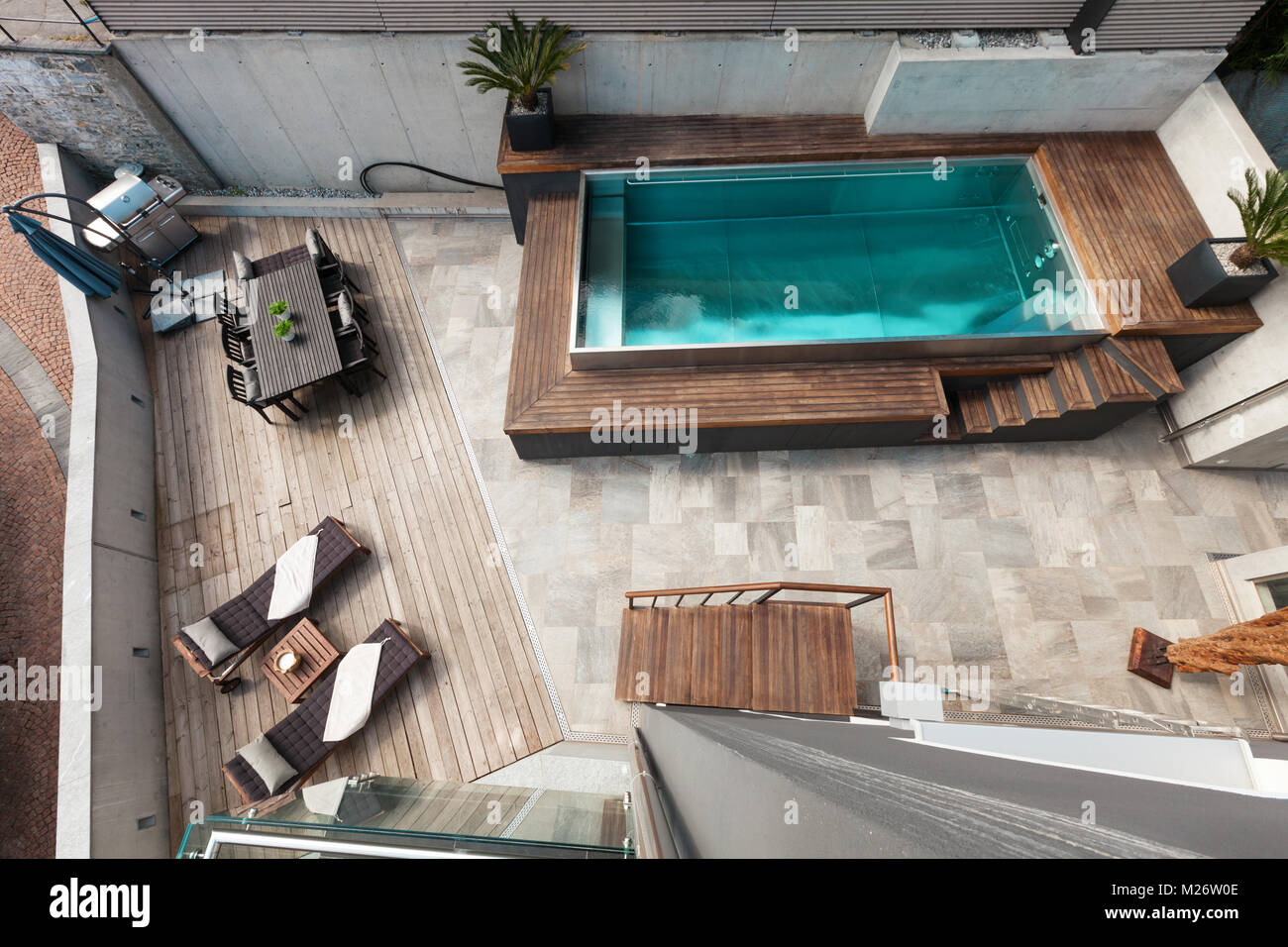 Swimming into view hi-res stock photography and images - Alamy