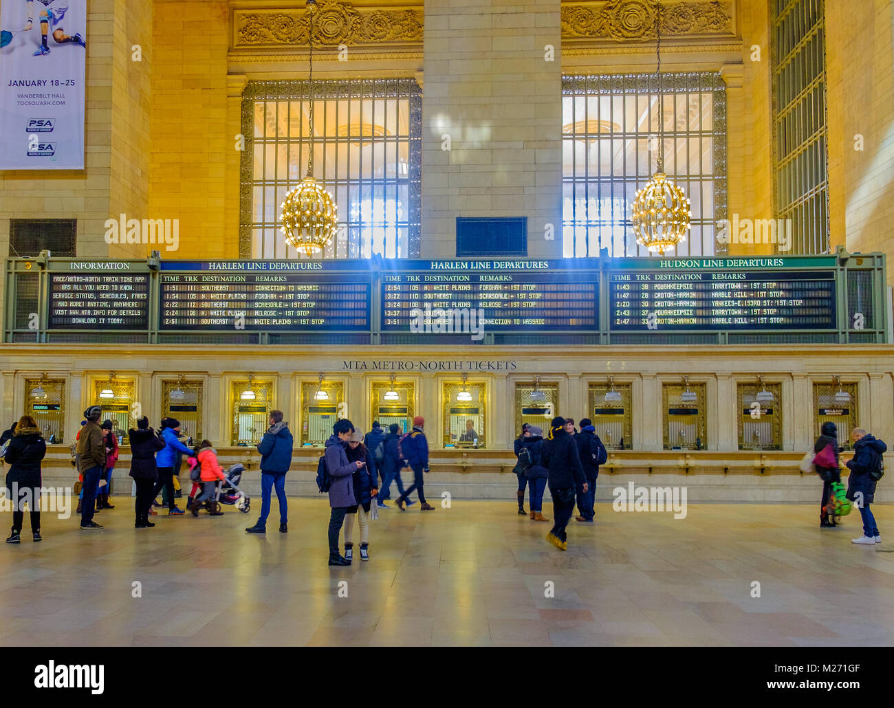 Ticket counter hi-res stock photography and images - Alamy