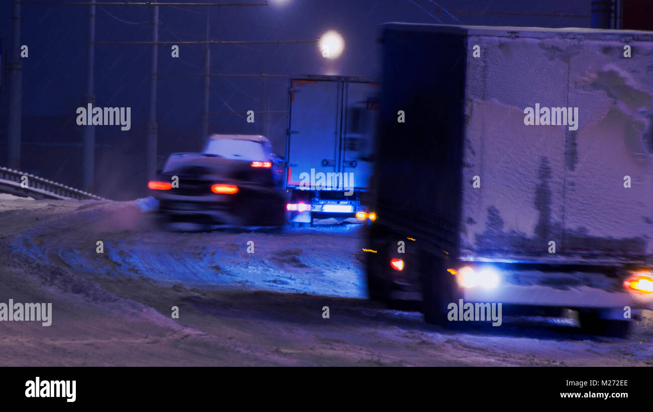 Winter traffic light hi-res stock photography and images - Alamy