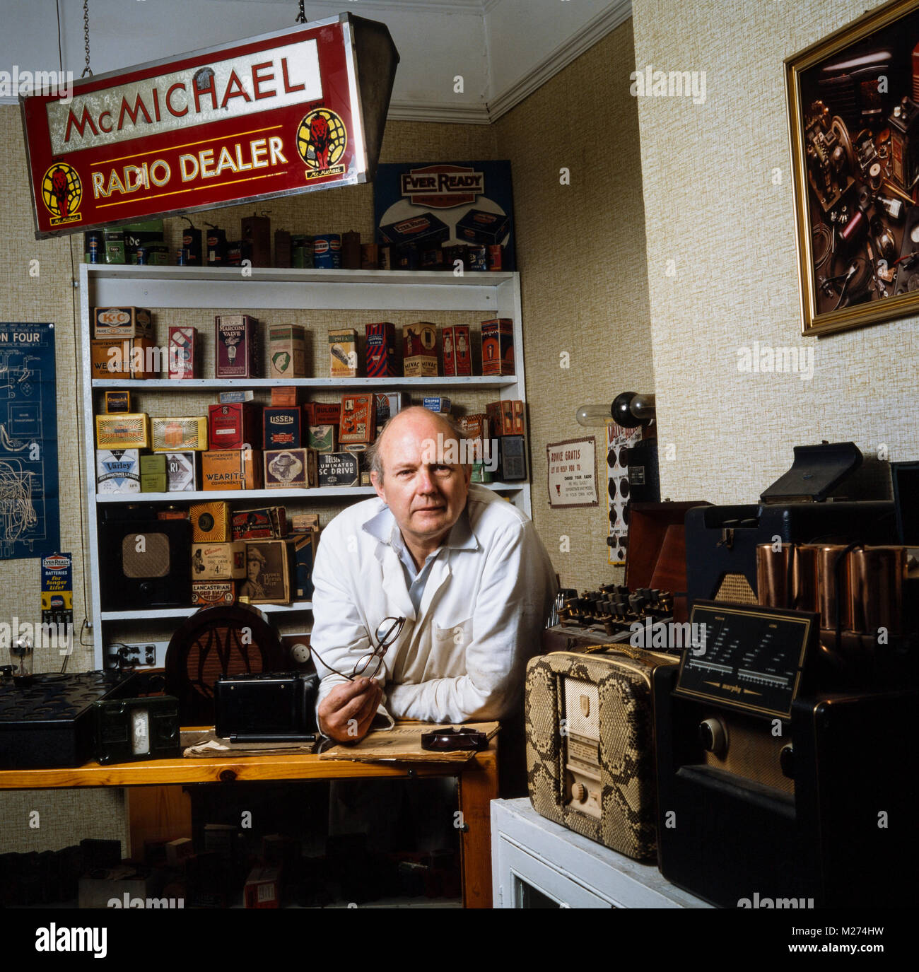 Vintage radios hi-res stock photography and images - Alamy