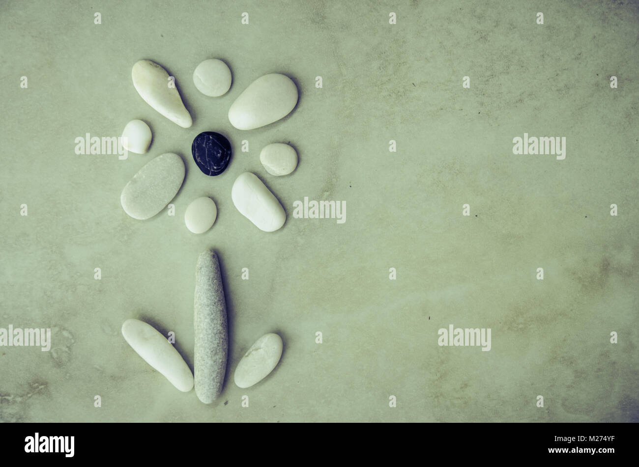Flower pebble art hi-res stock photography and images - Alamy