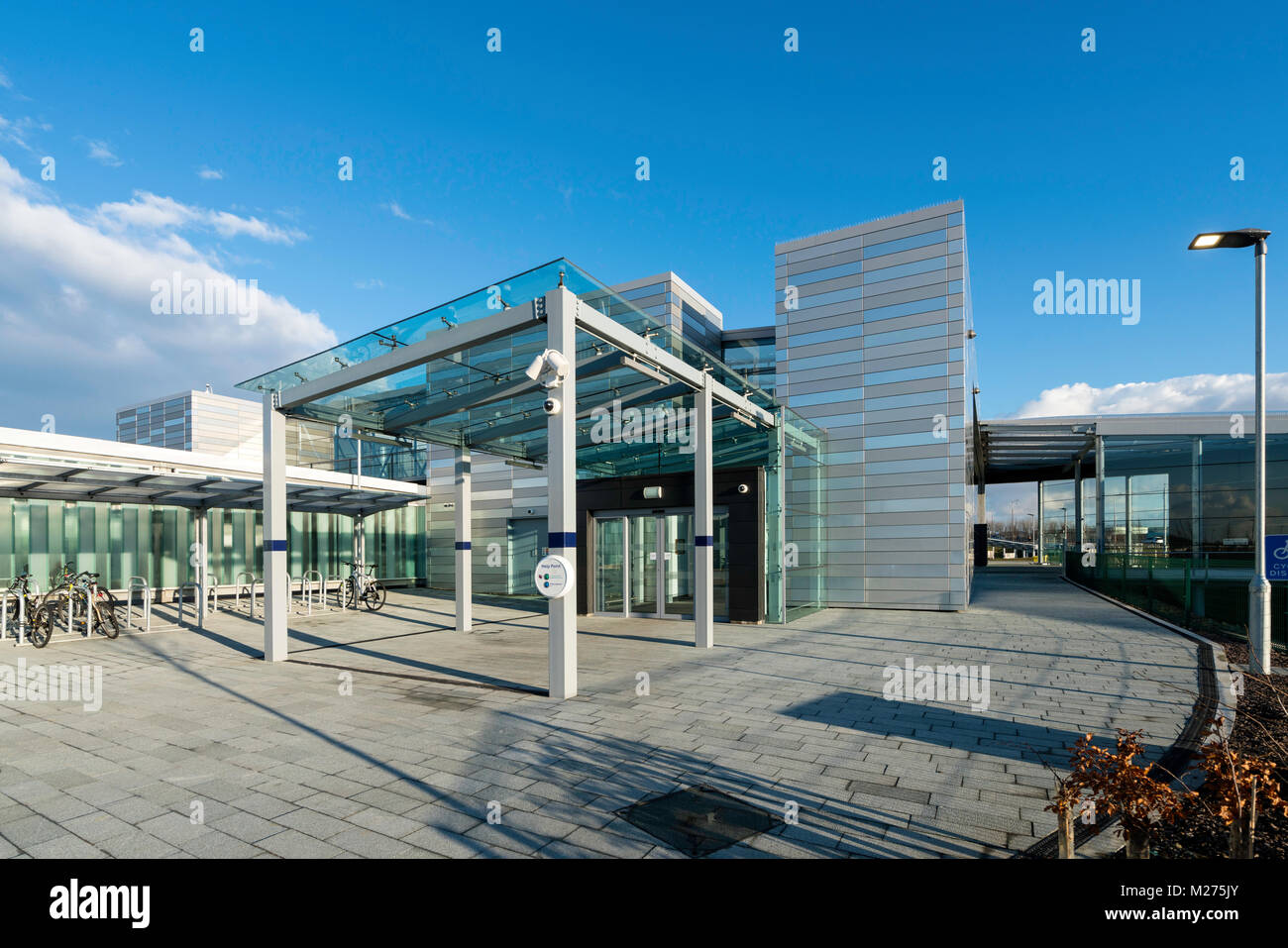 Edinburgh station hi-res stock photography and images - Alamy
