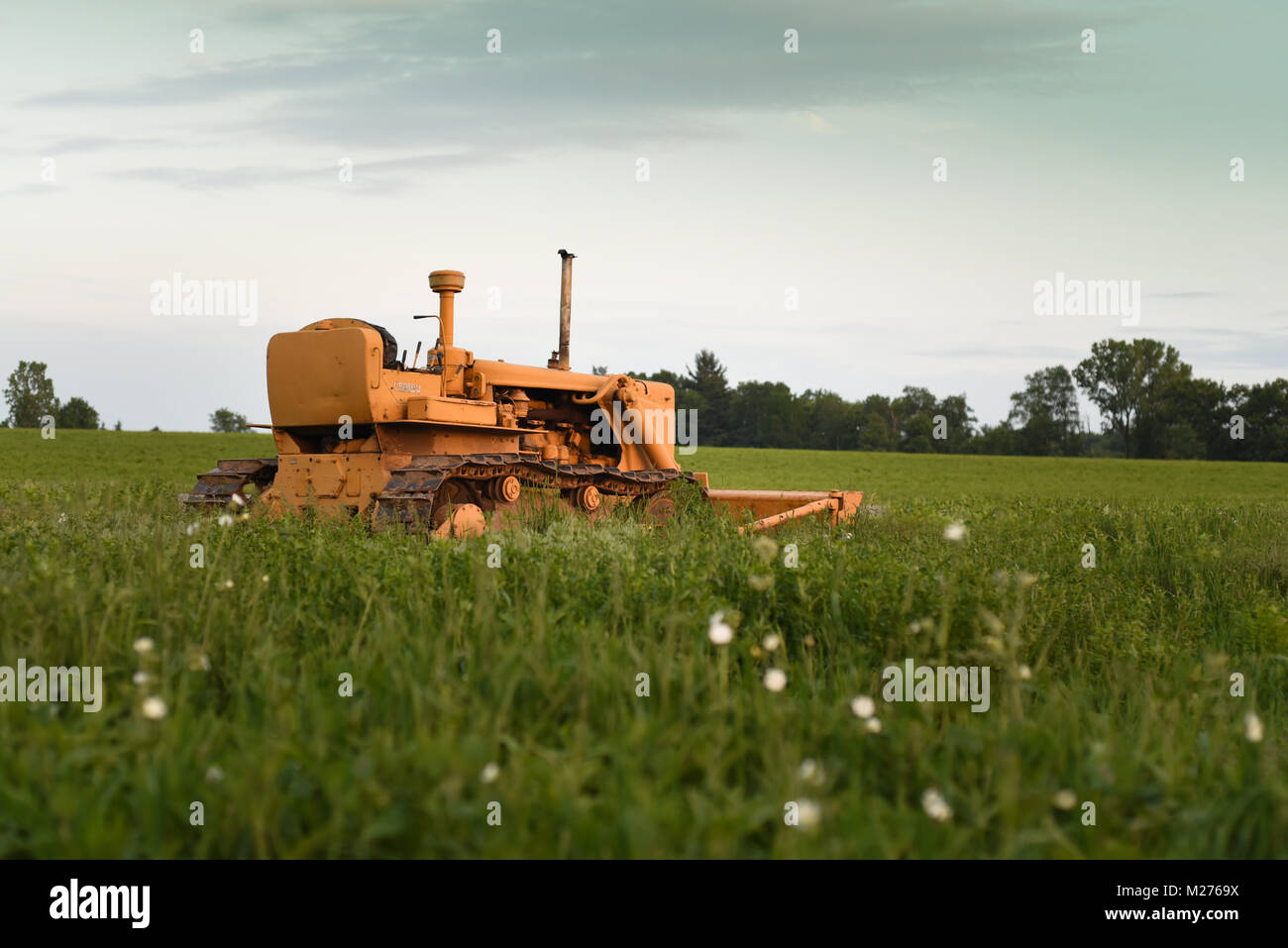 old bulldozer in field Stock Photo - Alamy
