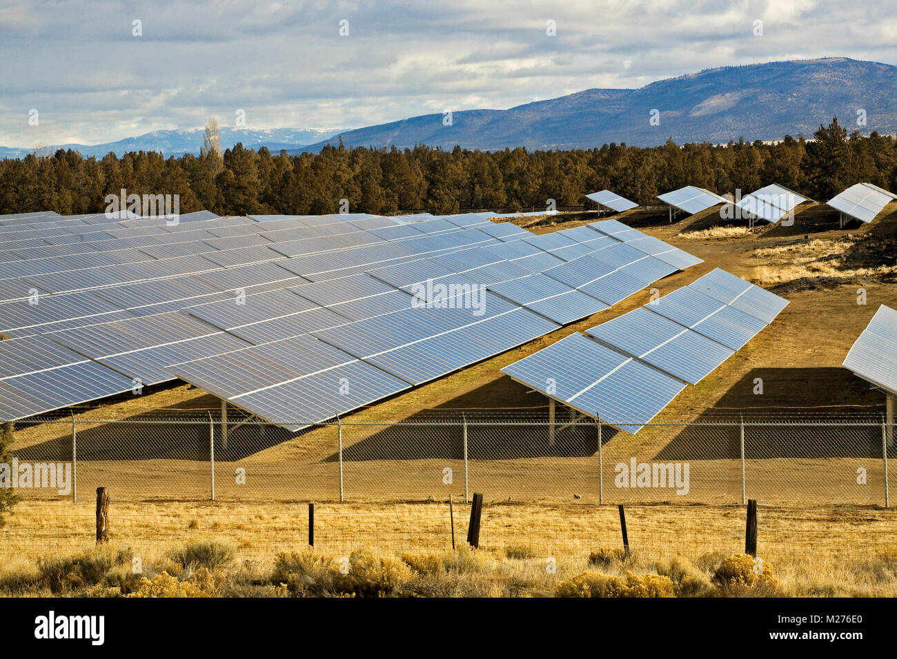 Cyclone fences hi-res stock photography and images - Alamy