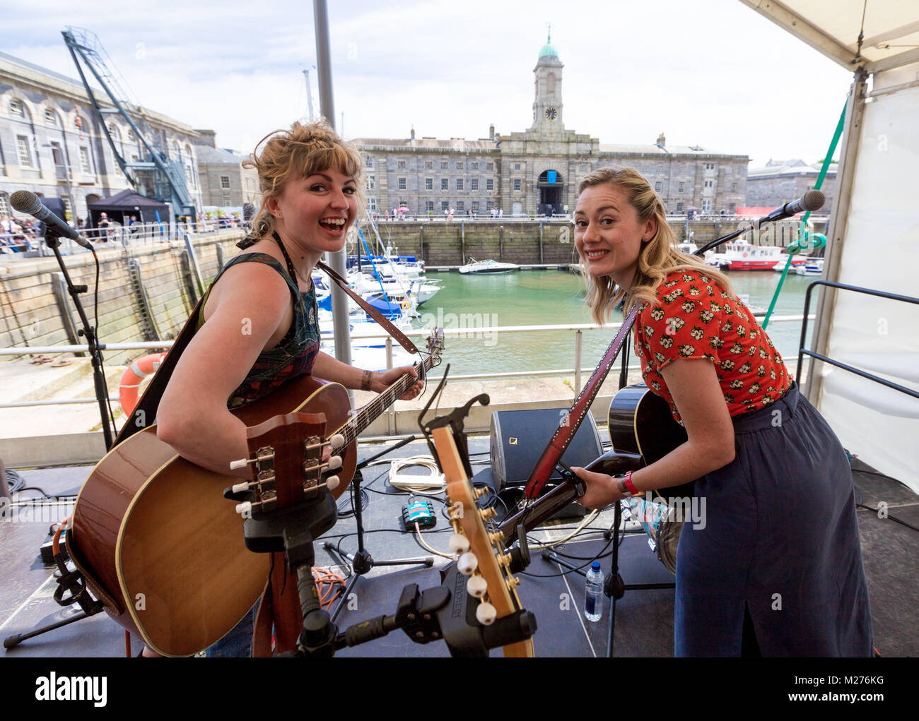 Singing sirens hi-res stock photography and images - Alamy