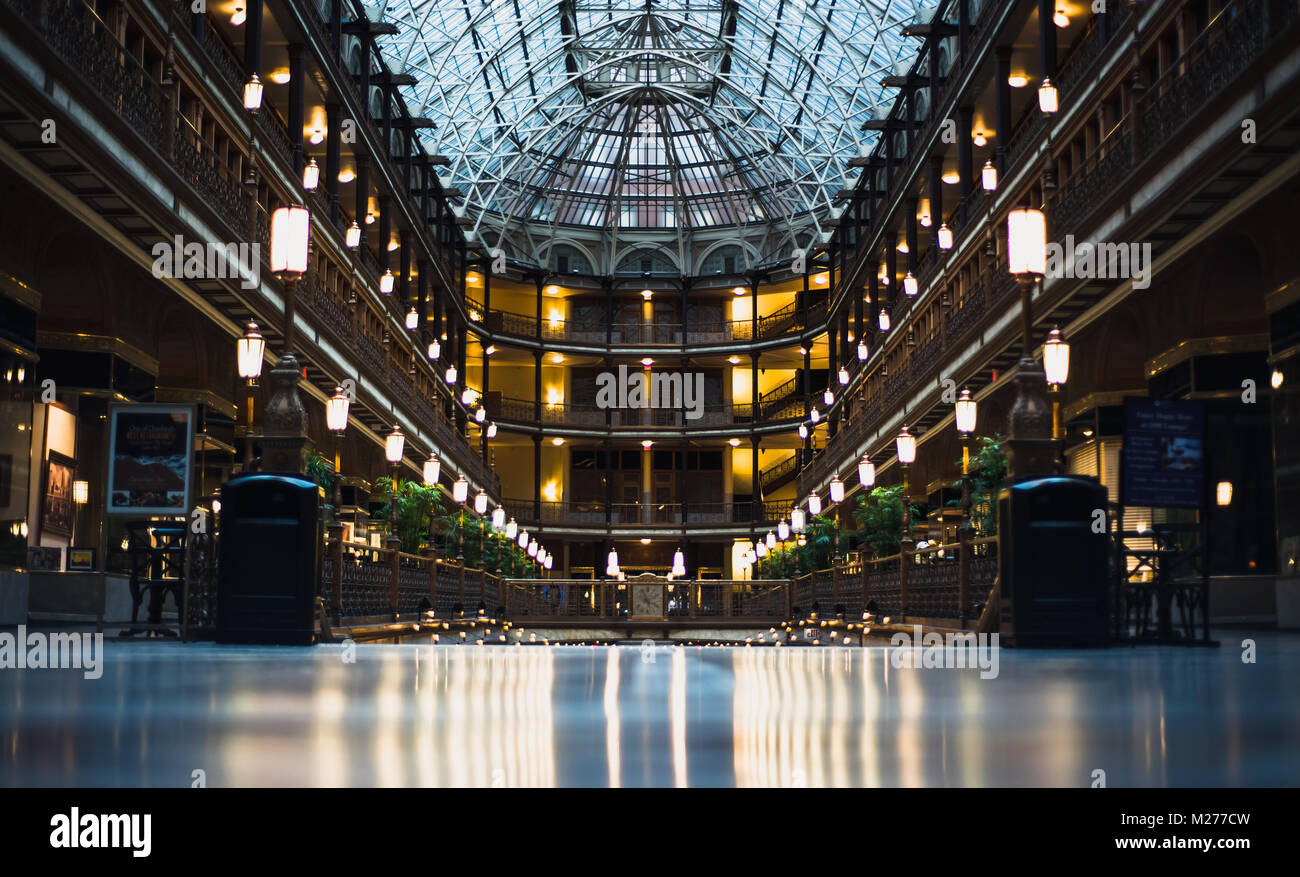 Basketball arcade hi-res stock photography and images - Alamy
