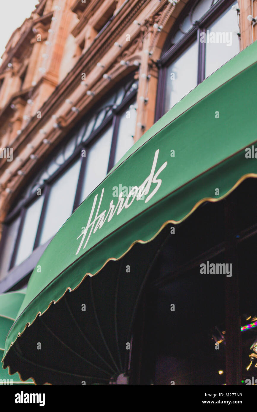 Harrods luxury shopping mall hi-res stock photography and images - Alamy