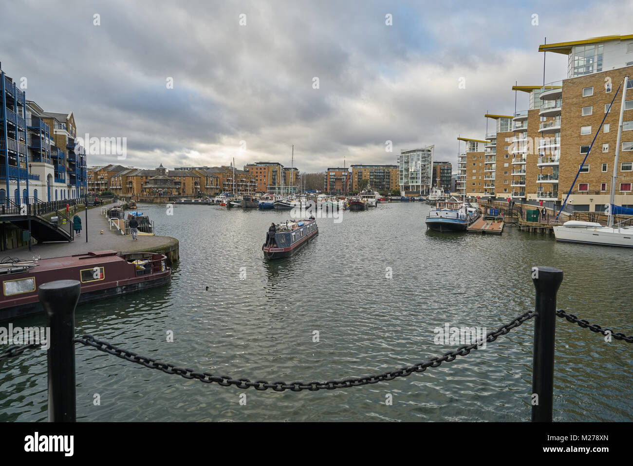 limehouse basin dlr Stock Photo - Alamy