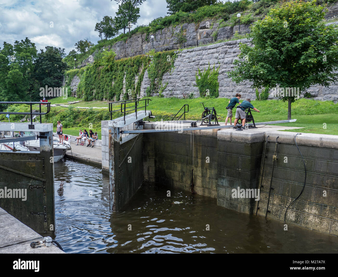 Canal boat going through lock hi-res stock photography and images - Alamy