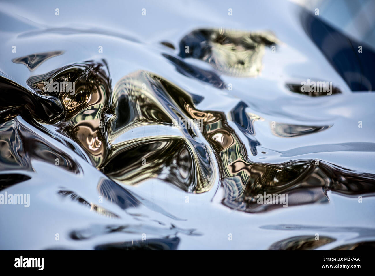 Liquid metal hi-res stock photography and images - Alamy