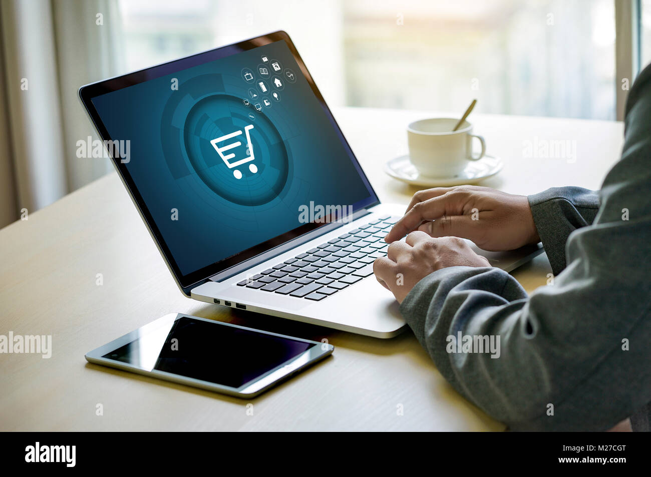 Business people use Technology Ecommerce Internet Global Marketing ...