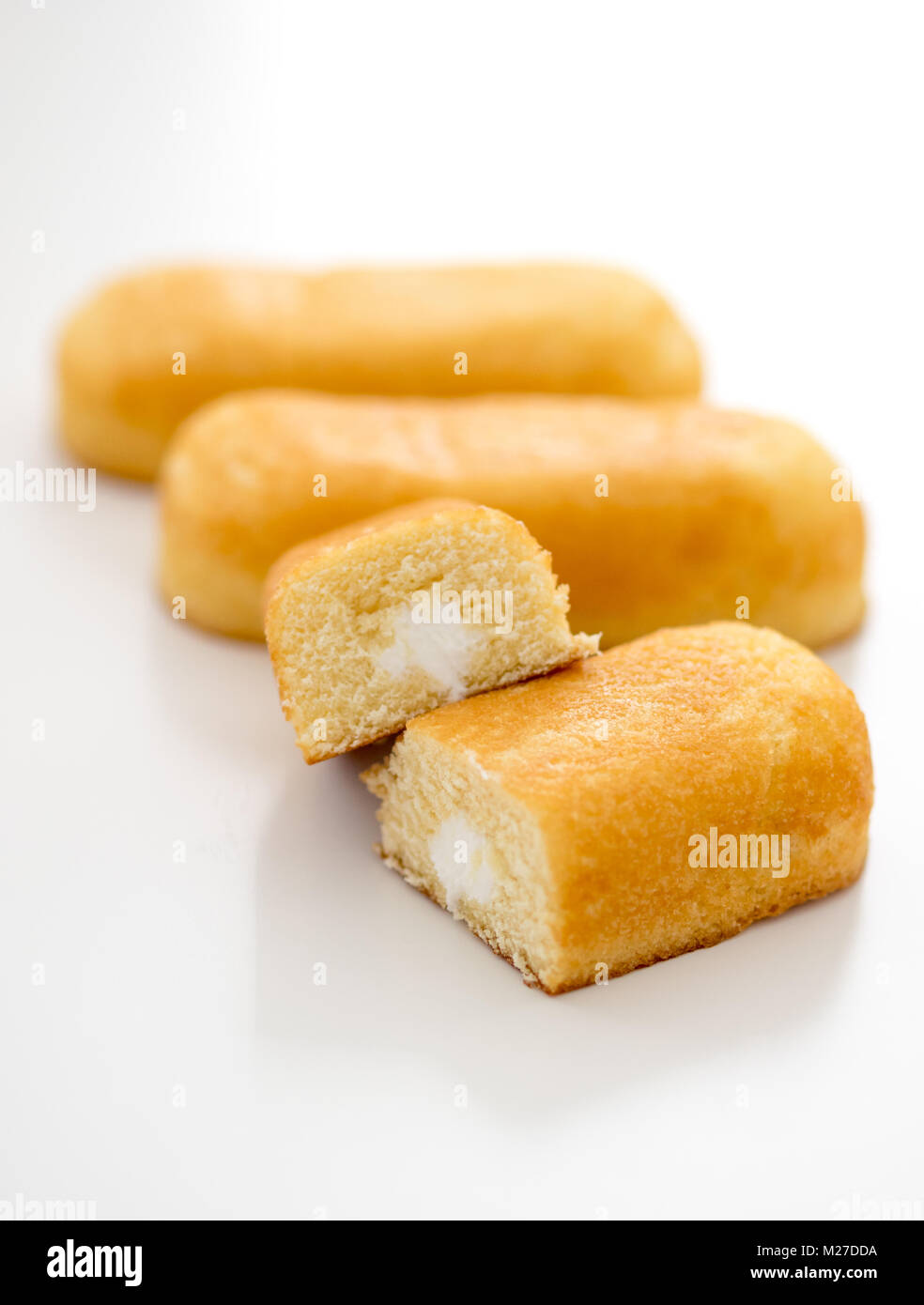 Twinkies golden sponge cake with cream filling hi-res stock photography ...