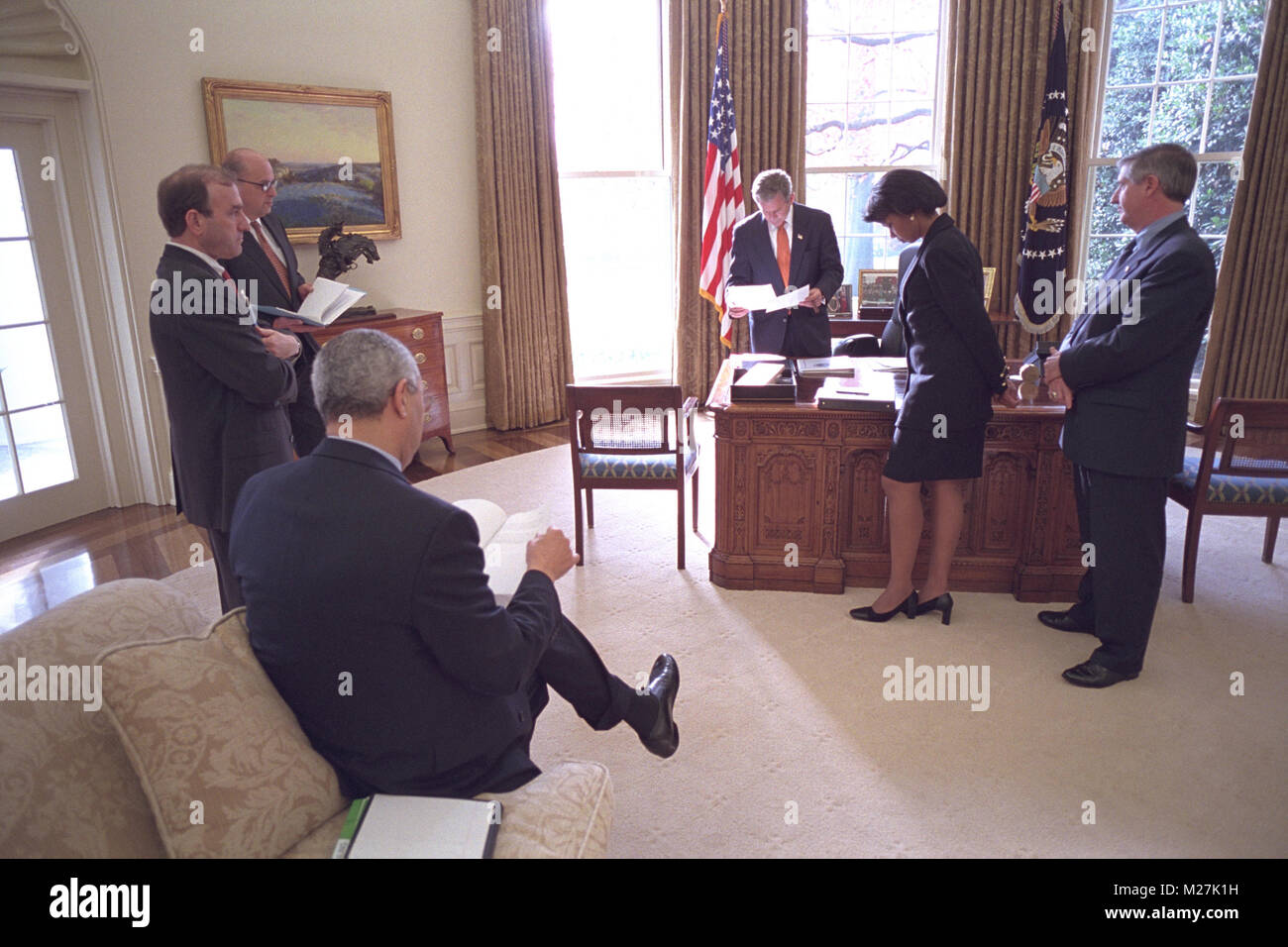 United States President George W. Bush meets with White House staff ...