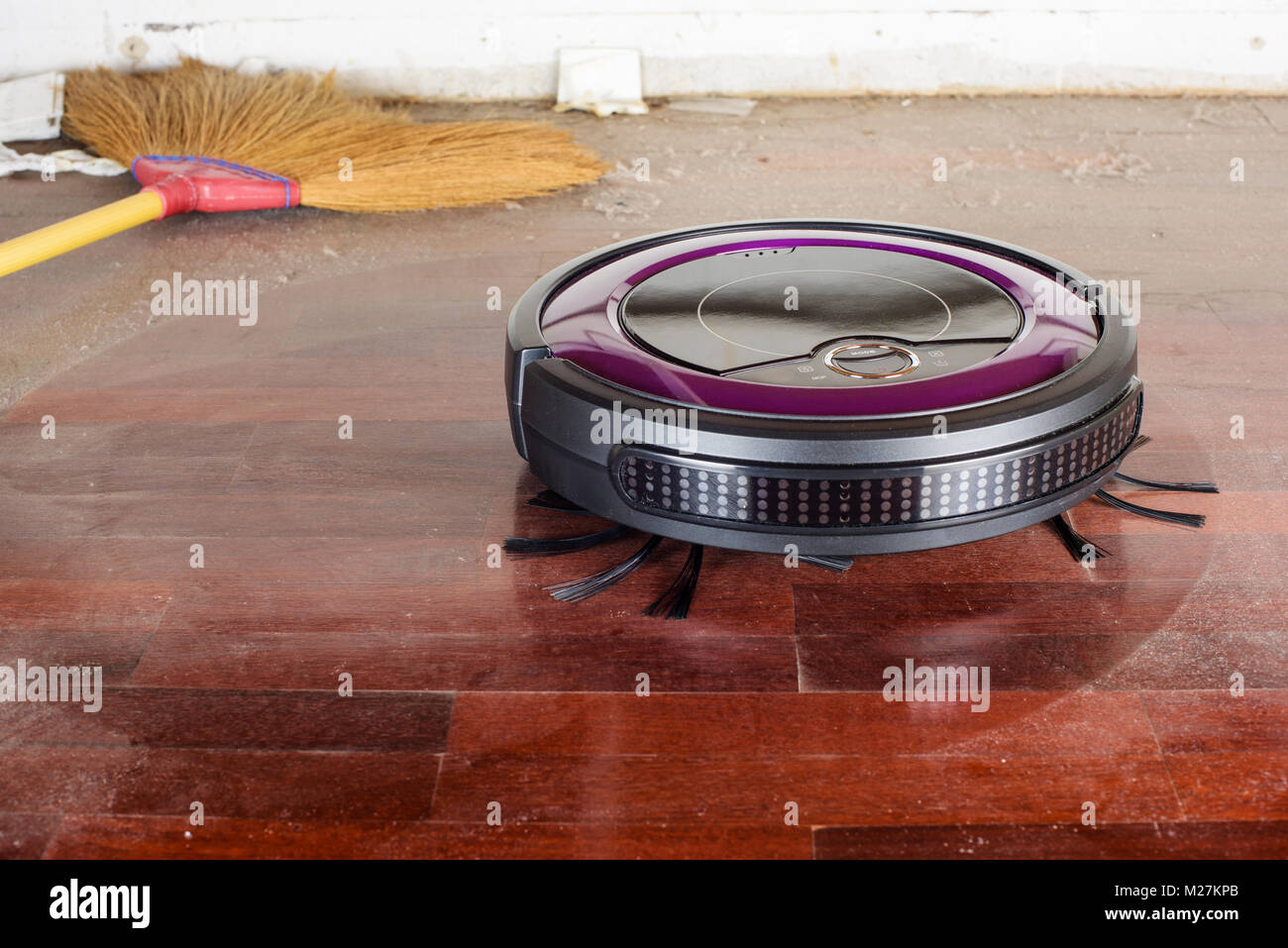robotic vacuum cleaner cleaning the dusty floor Stock Photo - Alamy