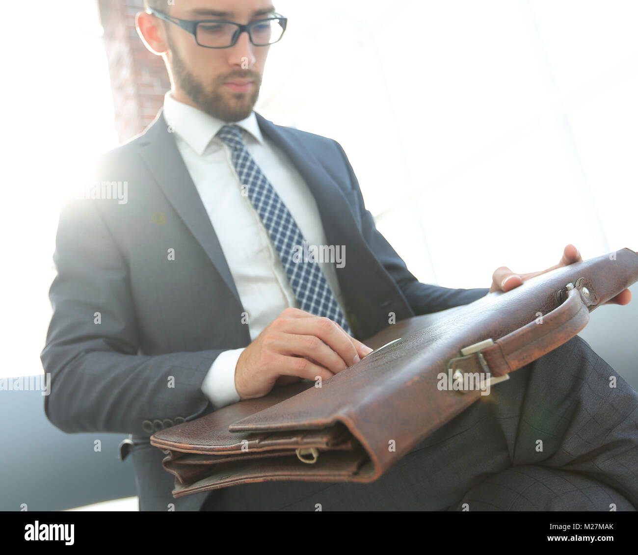 businessman's hand with suitecase in a modern office Stock Photo - Alamy