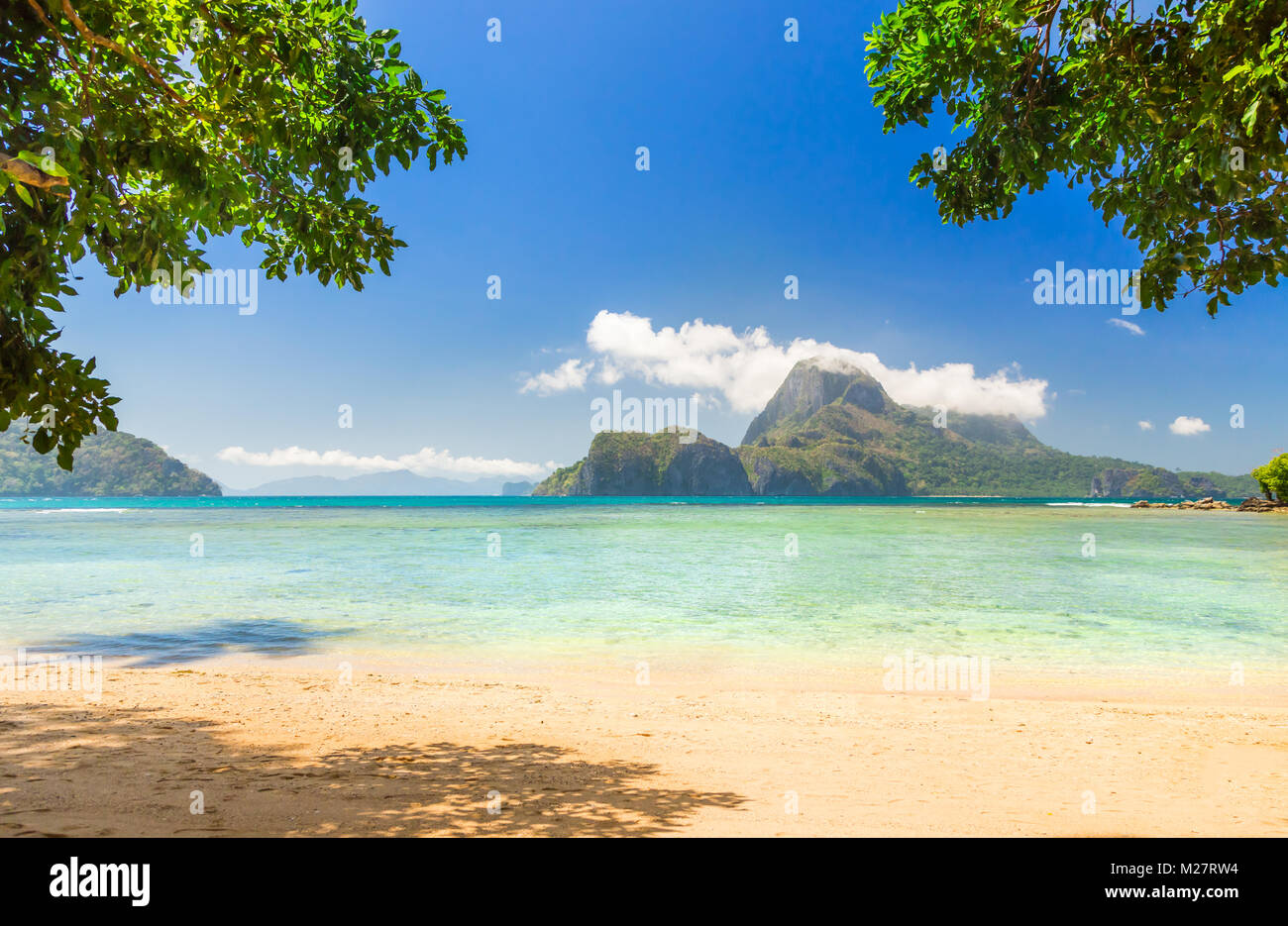 Lush green islands hi-res stock photography and images - Alamy