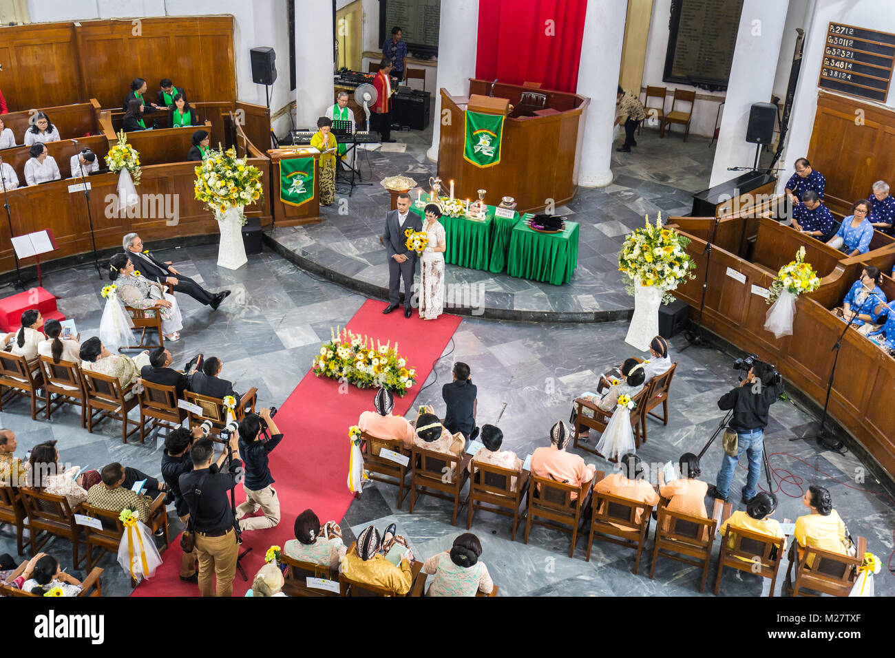 Traditional wedding in Jakarta Indonesia Stock Photo - Alamy