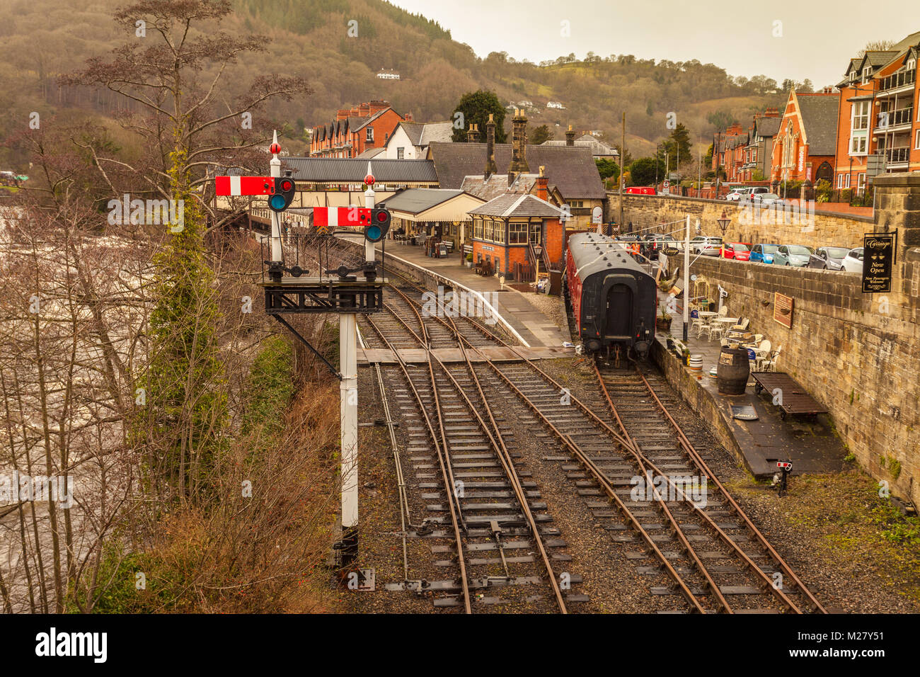 Tracks railway platform crossing High Resolution Stock Photography and ...