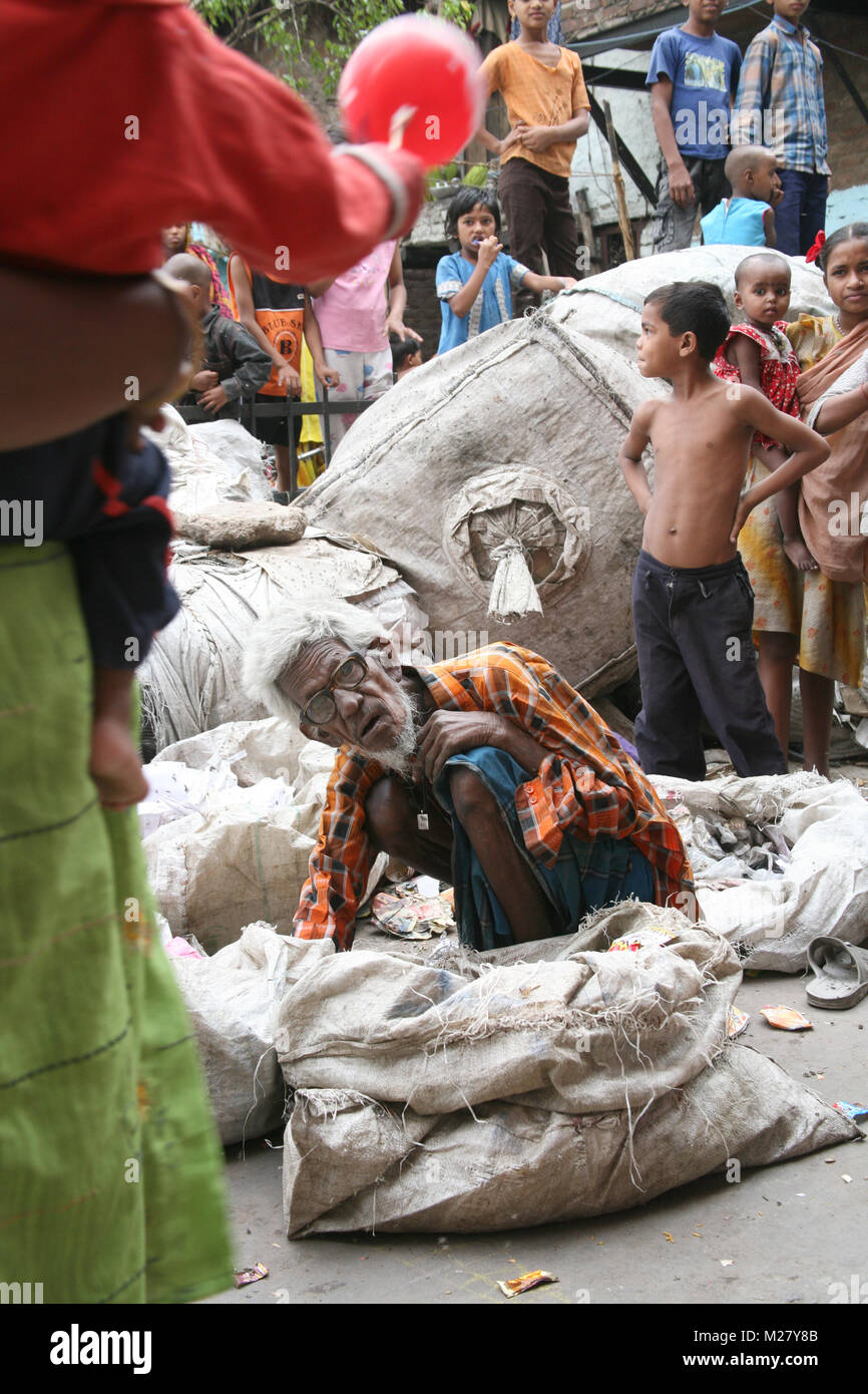 Delhi slum hi-res stock photography and images - Alamy