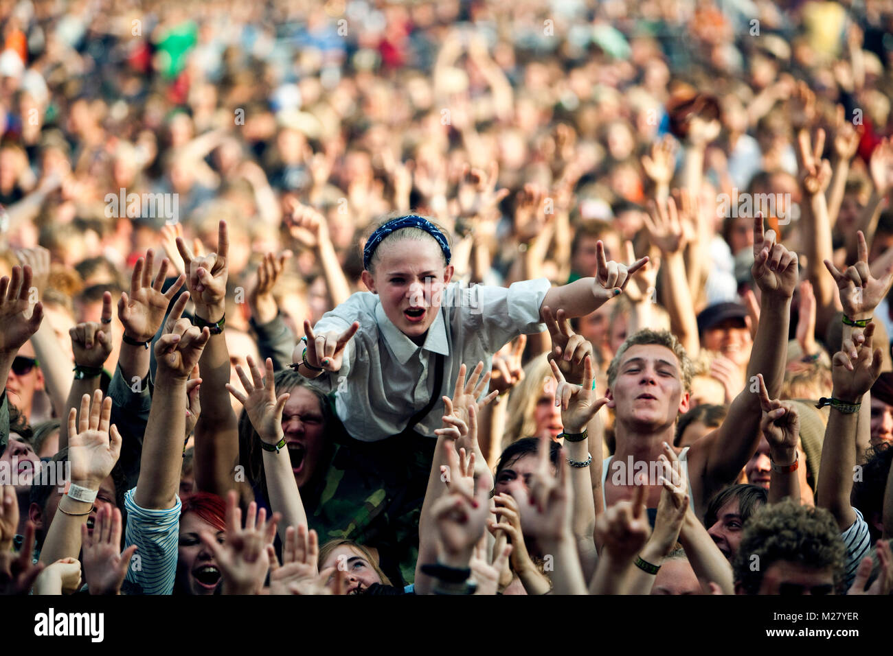 Crowd surfing woman concert hi-res stock photography and images - Alamy